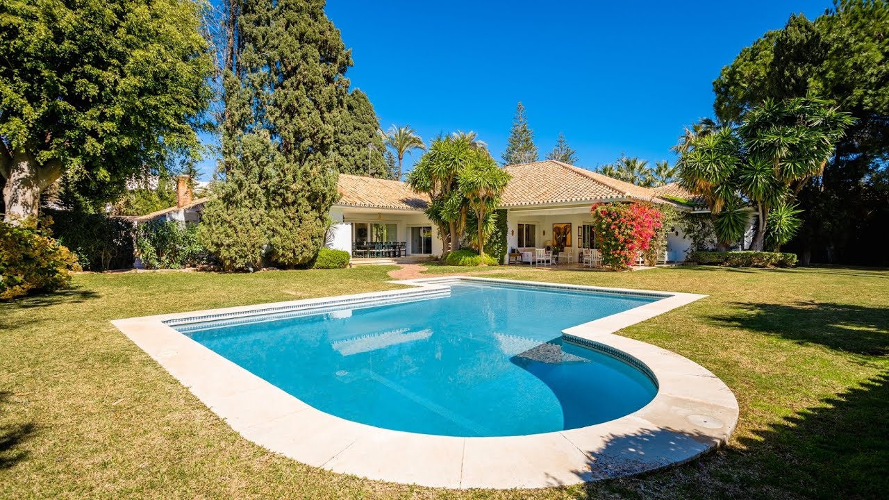 Villa in Marbella beachside Guadalmina Baja in mediterranean Style ...