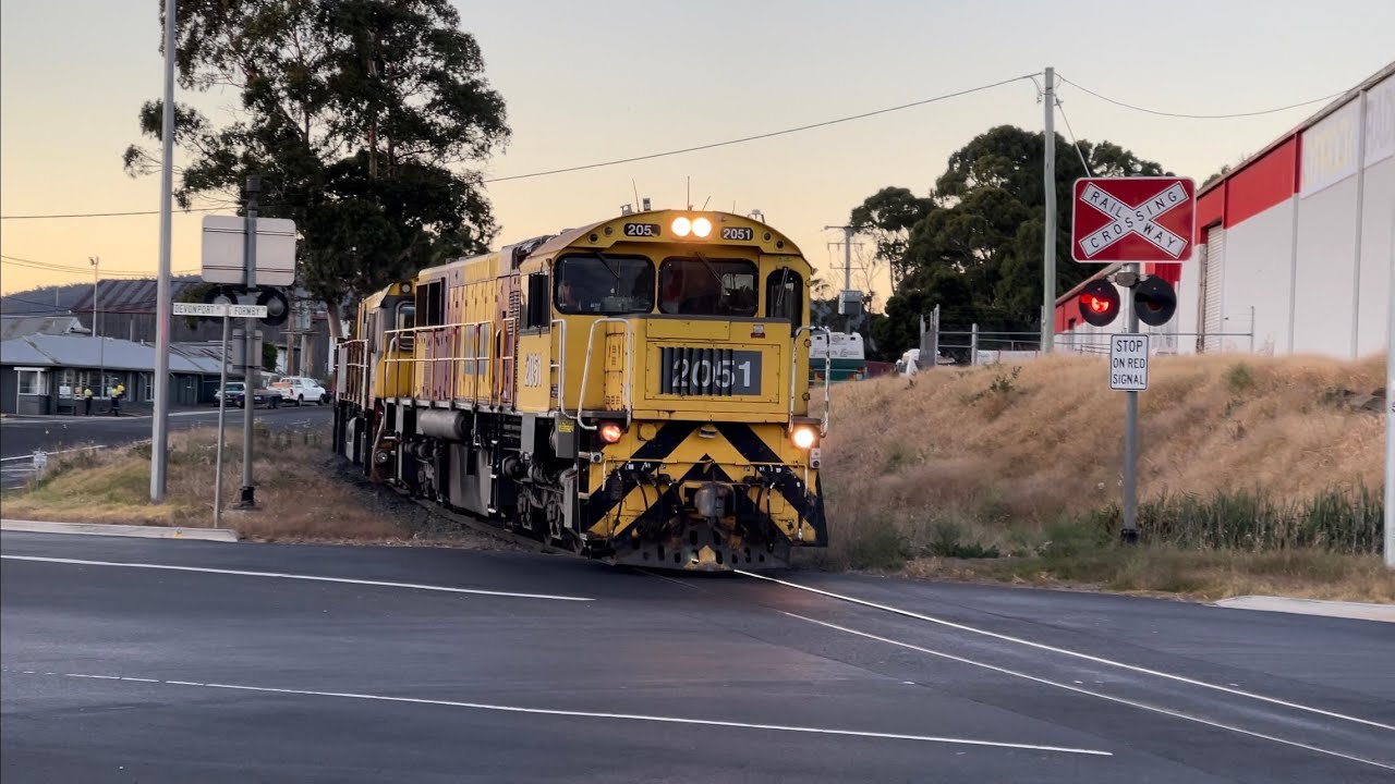 TasRail 2051 TR04 TR10 #36 train Formby Road Devonport - YouTube