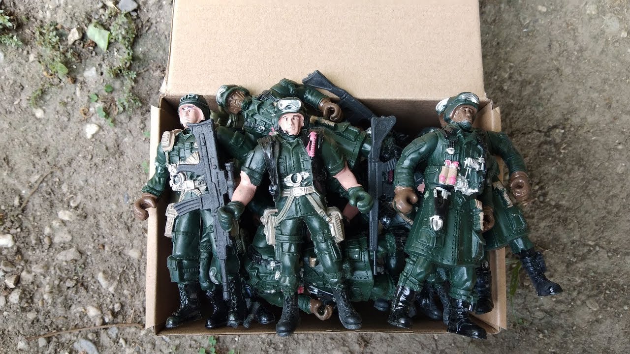 Box of toy Green Plastic Figurine Action Figure Army Men Toy Soldiers ...