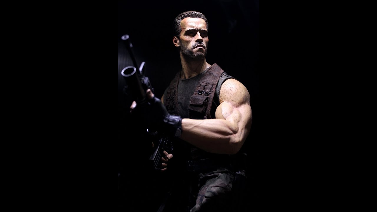 Sideshow Dutch Schaefer Premium Format - YouTube