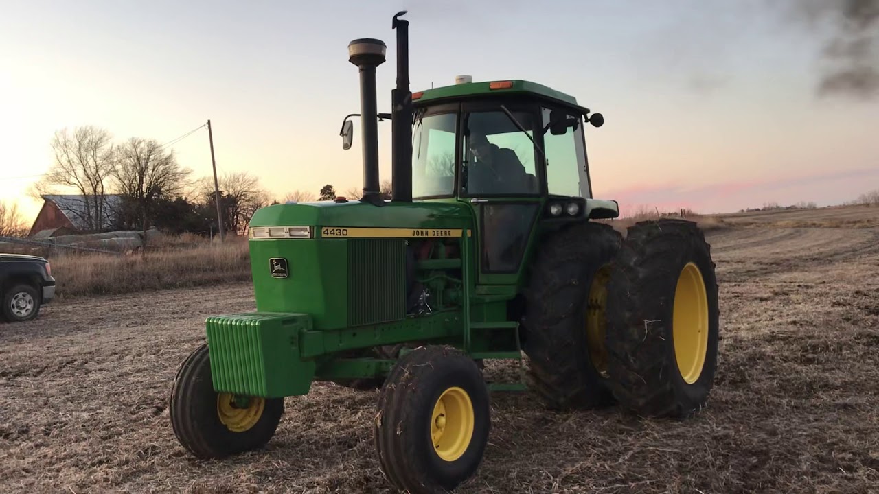 John Deere 4430 - YouTube