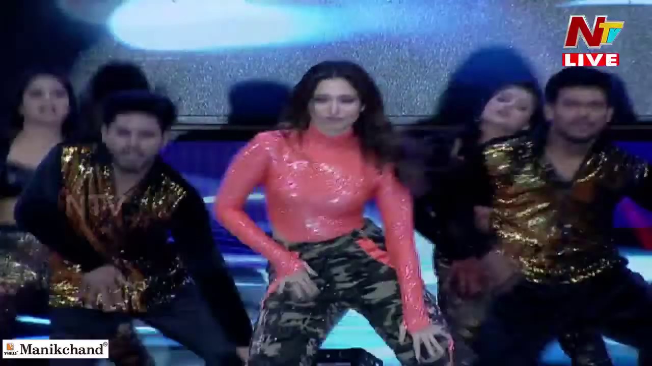 Tamanna Dance Performance For Daang Daang Song | Sarileru Neekevvaru ...