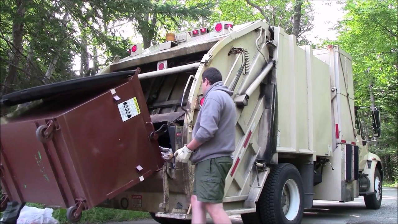 International Durastar / Heil Formula 4000 Rear Loader w/ Maine ...