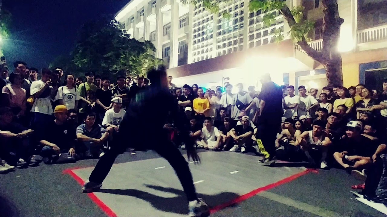 Bboy silent D (left) vs Bboy - YouTube