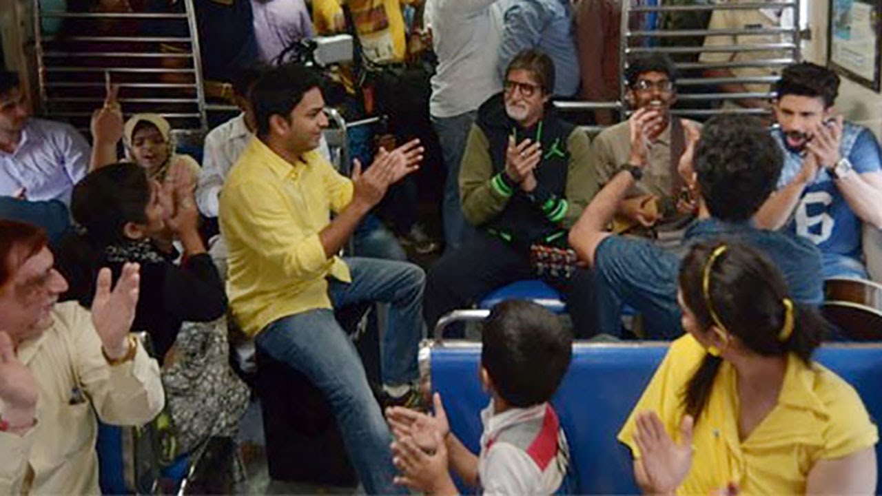 SURPRISING: Amitabh Bachchan Sing Songs In The Local Train! - YouTube