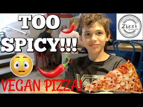 EATING SPICY VEGAN PIZZA AT ZIZZI's!🌶 #13 VLOG