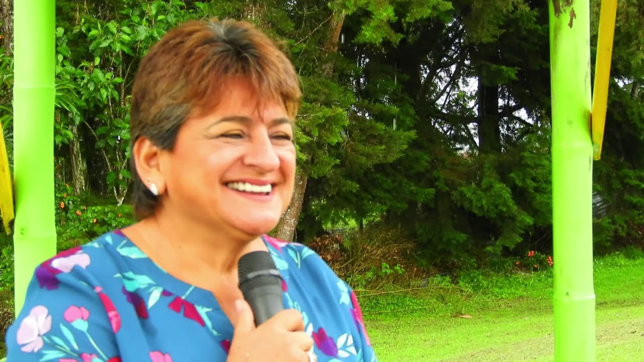 POR UN POCO DE AMOR - LUZ STELLA LÓPEZ - YouTube