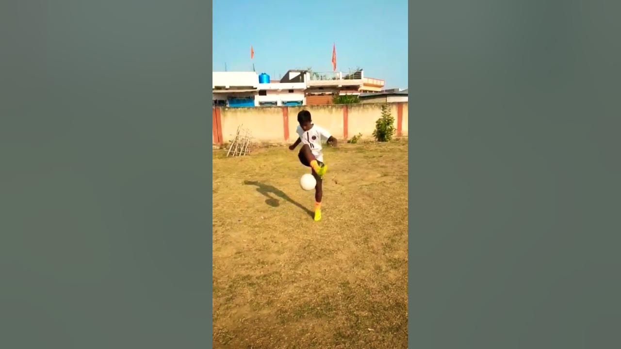 Football Juggling Inside Around The World Skill 🥵🥶xxxtentacion Football Cr7 Messi Youtube