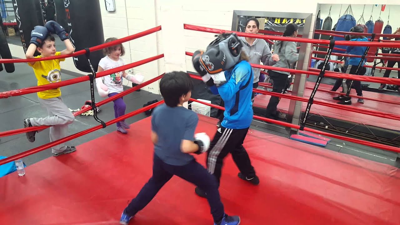 VINCENZO AND FILIPPO WORLD #BOXING DEBUT - YouTube