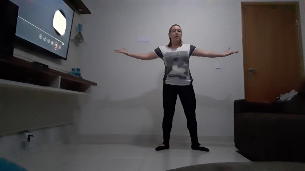 Turma ballet intermediária...pequenos saltos: saute, echappe saute ...