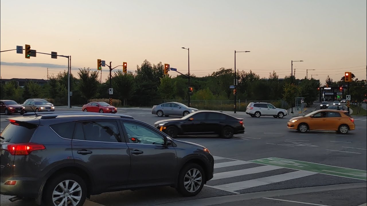 (OPEN) Dundas & Bloor Missed Chance for Fully Protected Right Turn ...