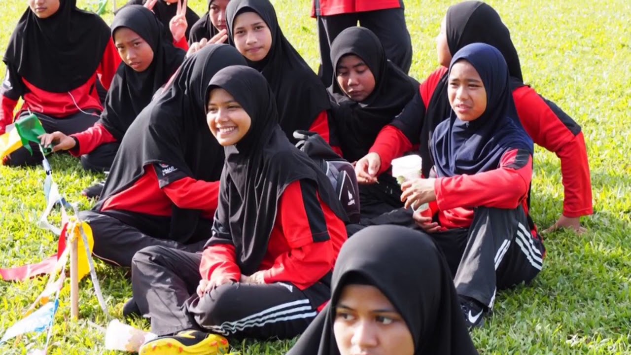SESSTV EPISODE 48: GIRLS TOUCH FOOTBALL SPORTS CARNIVAL MRSM QBER ...