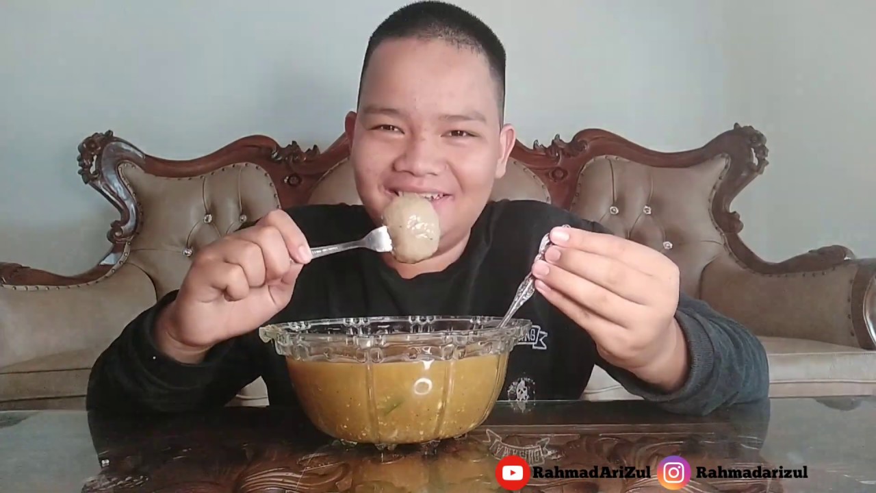 BOCIL Mukbang Bakso Jumbo Pakai 50 Sendok Cabe WOW BANGET! - YouTube