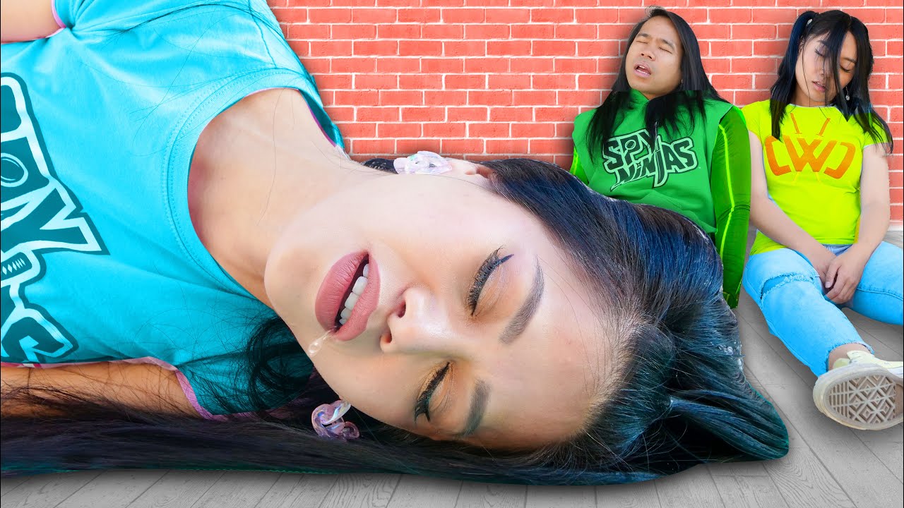 MYSTERY PERSON Kidnapped Us in Extreme Game Challenge. Only 1 will Let ...