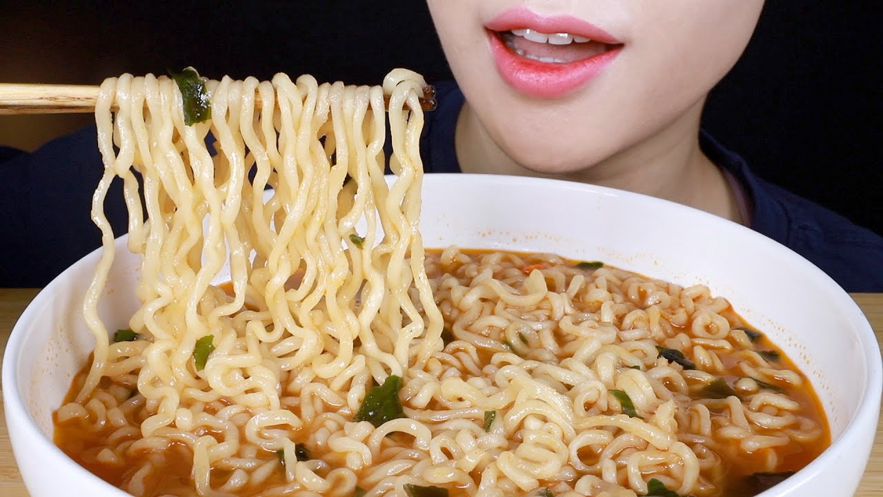 ASMR Instant Ramyeon Noodles | Neoguri | 너구리 라면 | Spicy Seafood Flavor ...
