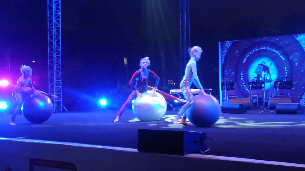 acrobatic show at Zabeel Park Dubai UE - YouTube