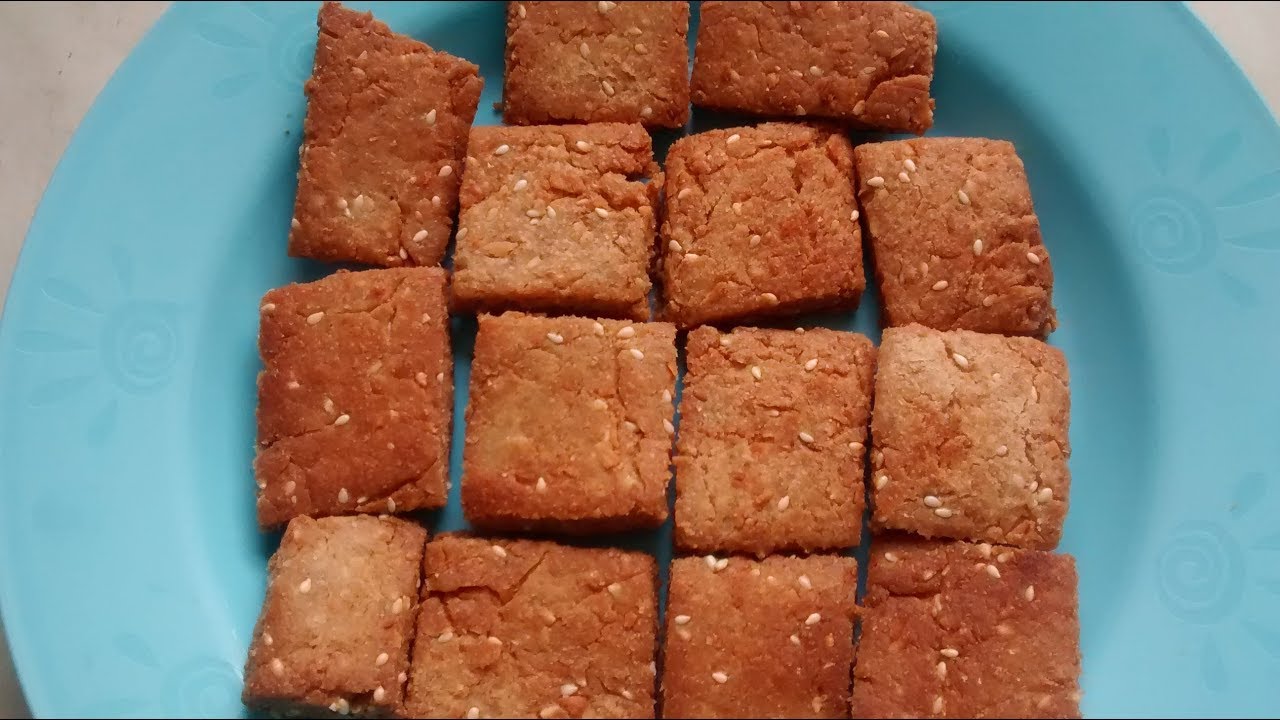 Gur wali mathri. Sweet crispy snack recipe. - YouTube