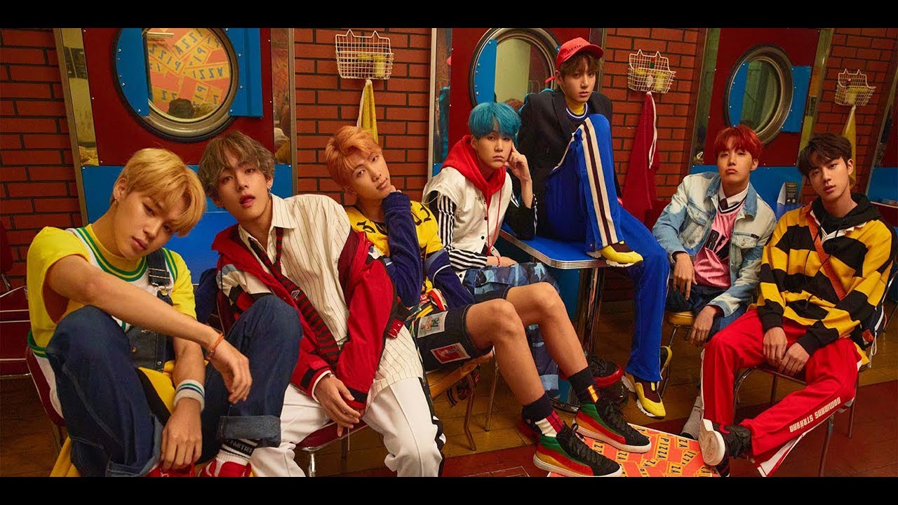 BTS Breaks Record With 1 Million Albums Sold In 1st Week - YouTube