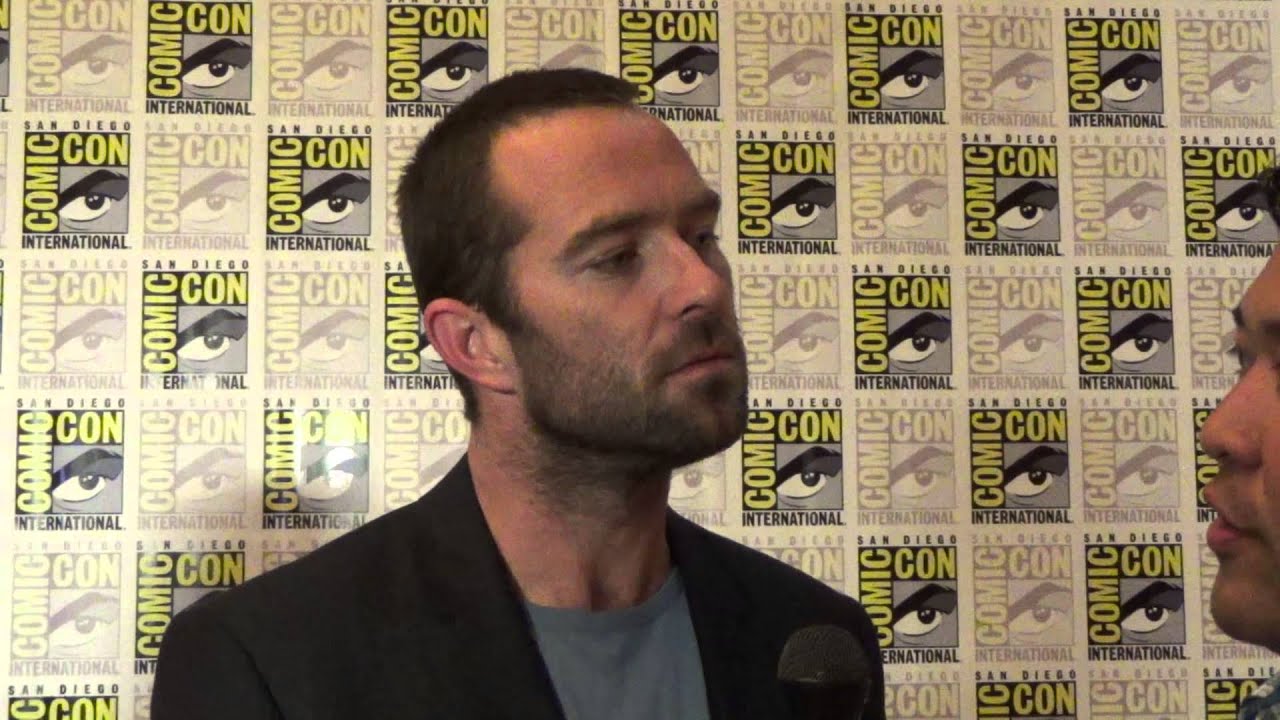 Comic-Con 2013: Red Carpet Interview with Sullivan Stapleton for 300 ...