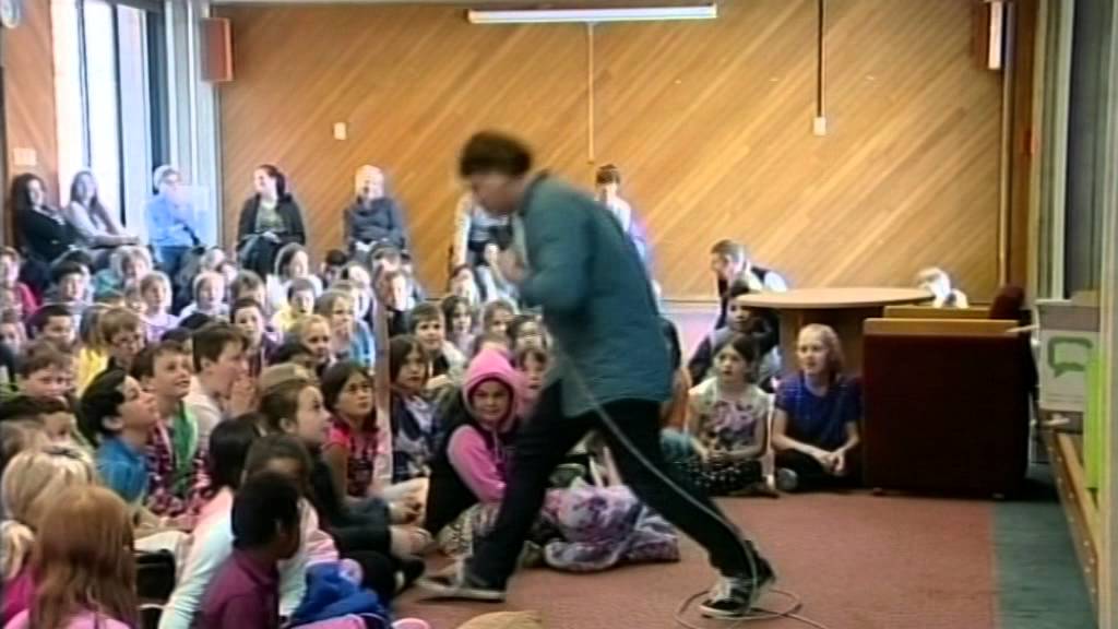 Audiobook narrator promotes literacy to kids - YouTube
