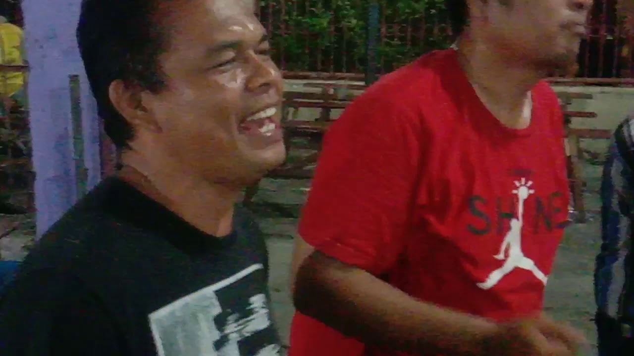 Artis batak arvindo simatupang menggoyangkan panggung - YouTube
