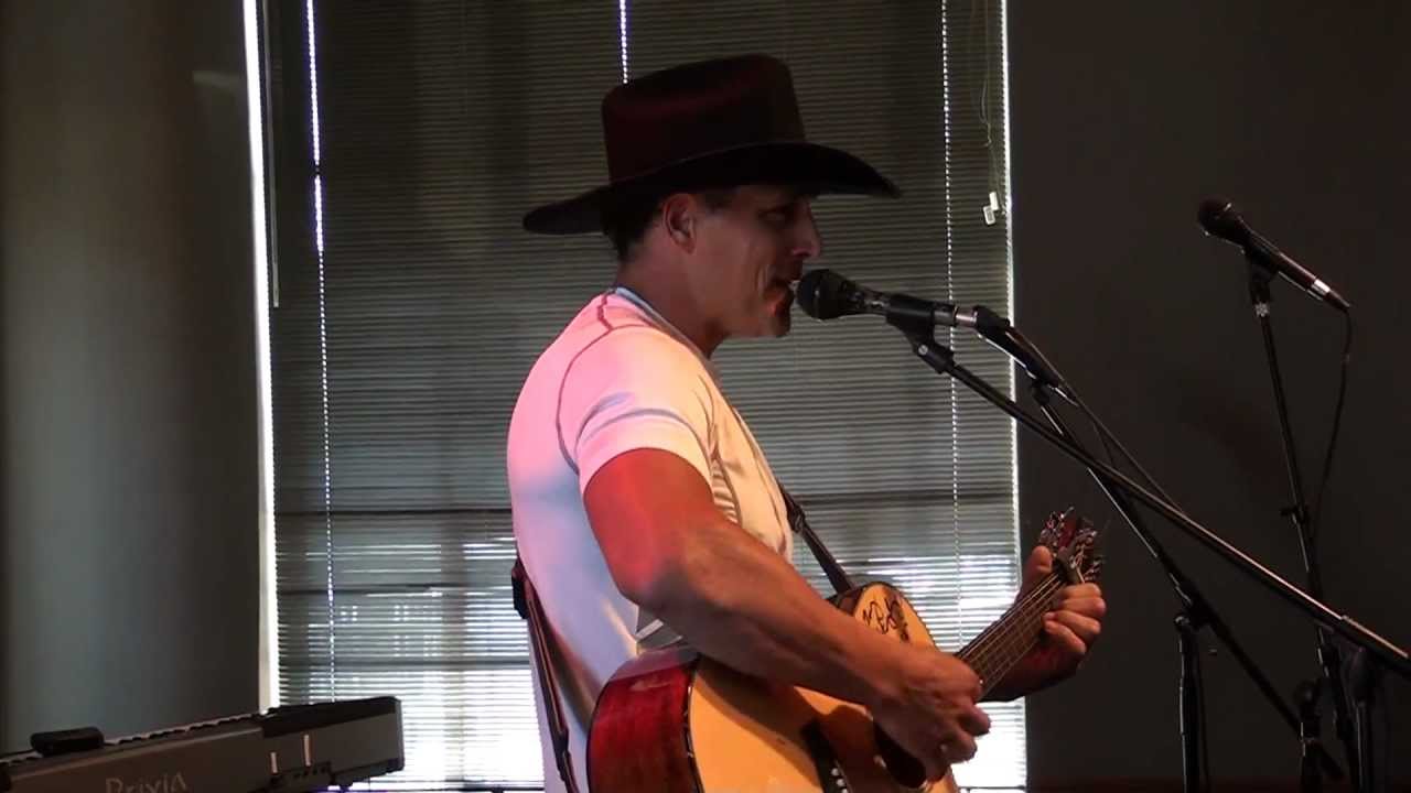 Jesse Garrett - I Don't Know A Thing About Love (The Moon Song) - YouTube