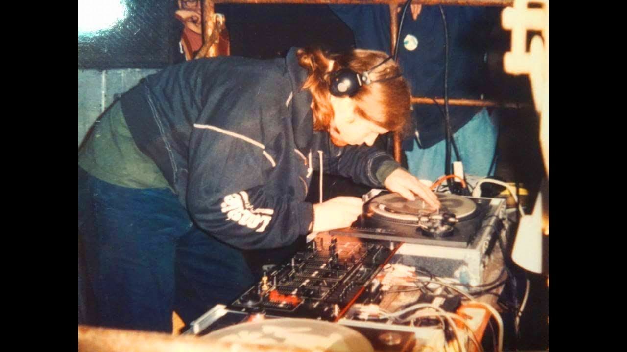 Aphex Twin - Live @ Furthur, Wisconsin USA 29-04-1994 - YouTube