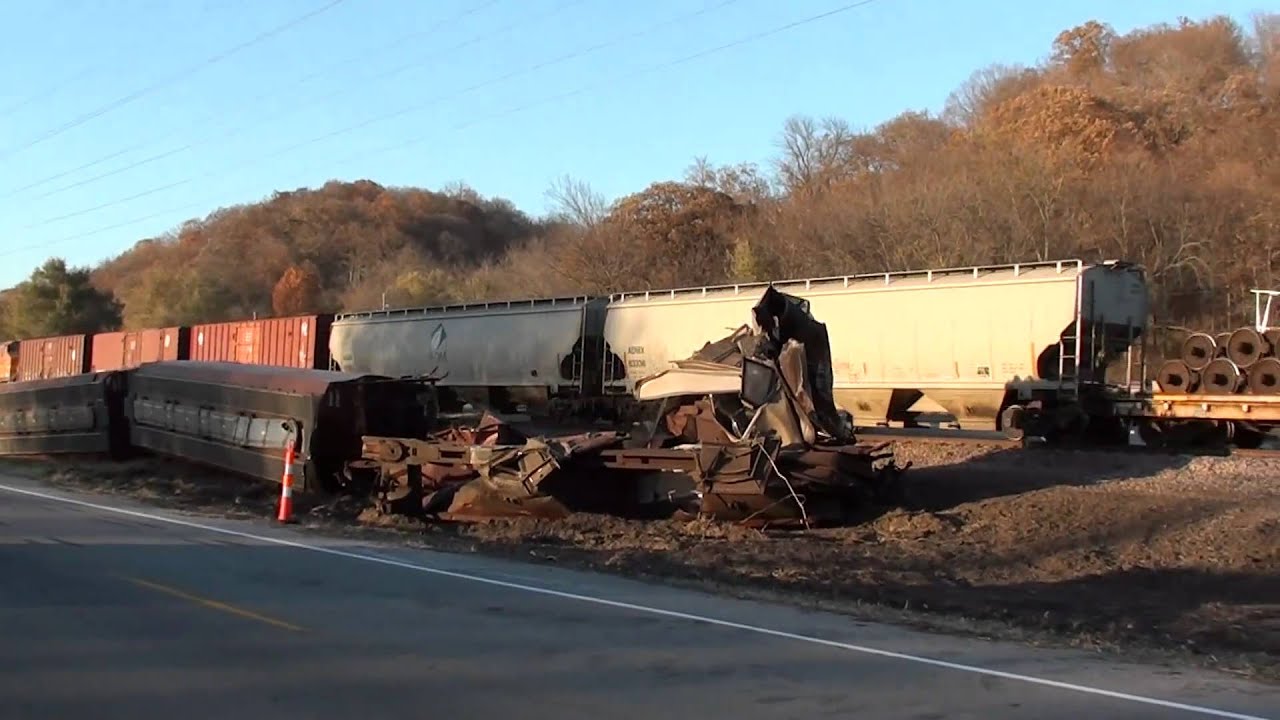 Northbound Manifest Passes Aftermath of BNSF Collision at Rushville ...