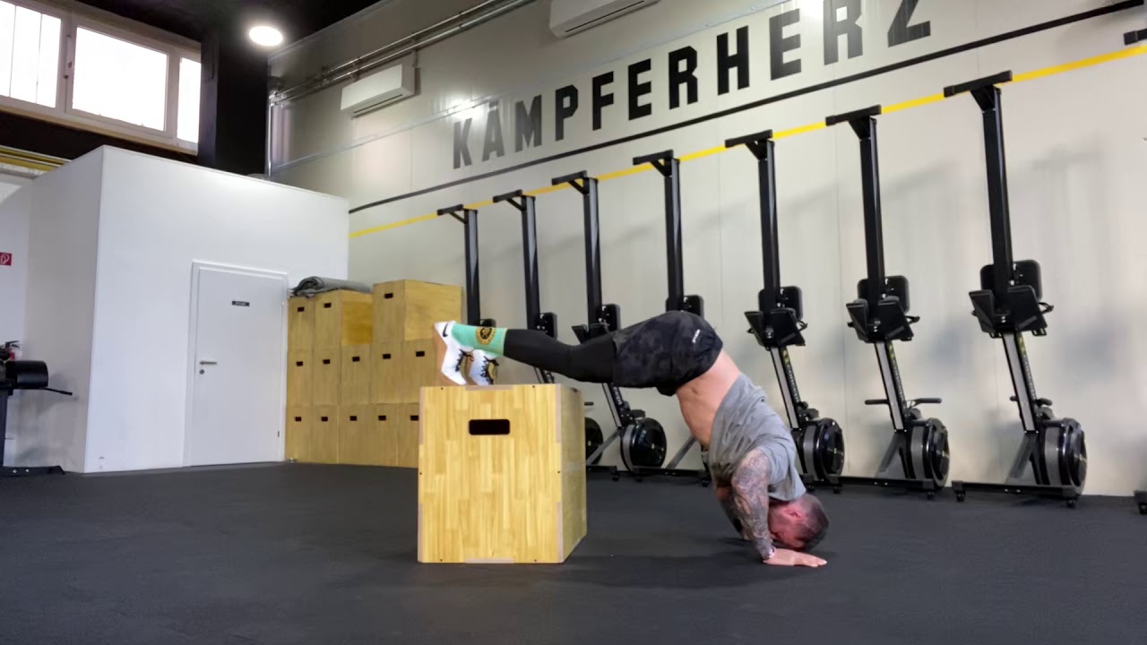 HSPU on Box + Scaling - YouTube