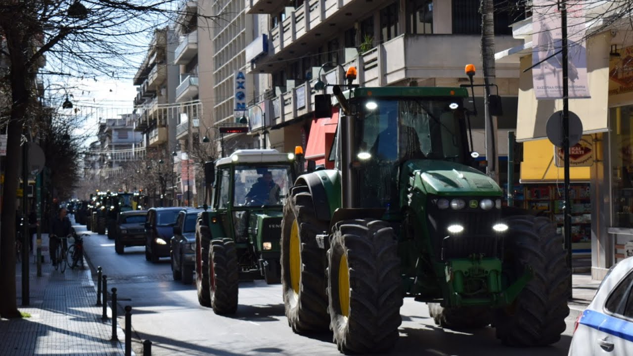 Κινητοποίηση αγροτών στην κεντρική πλατεία της Λάρισας - YouTube