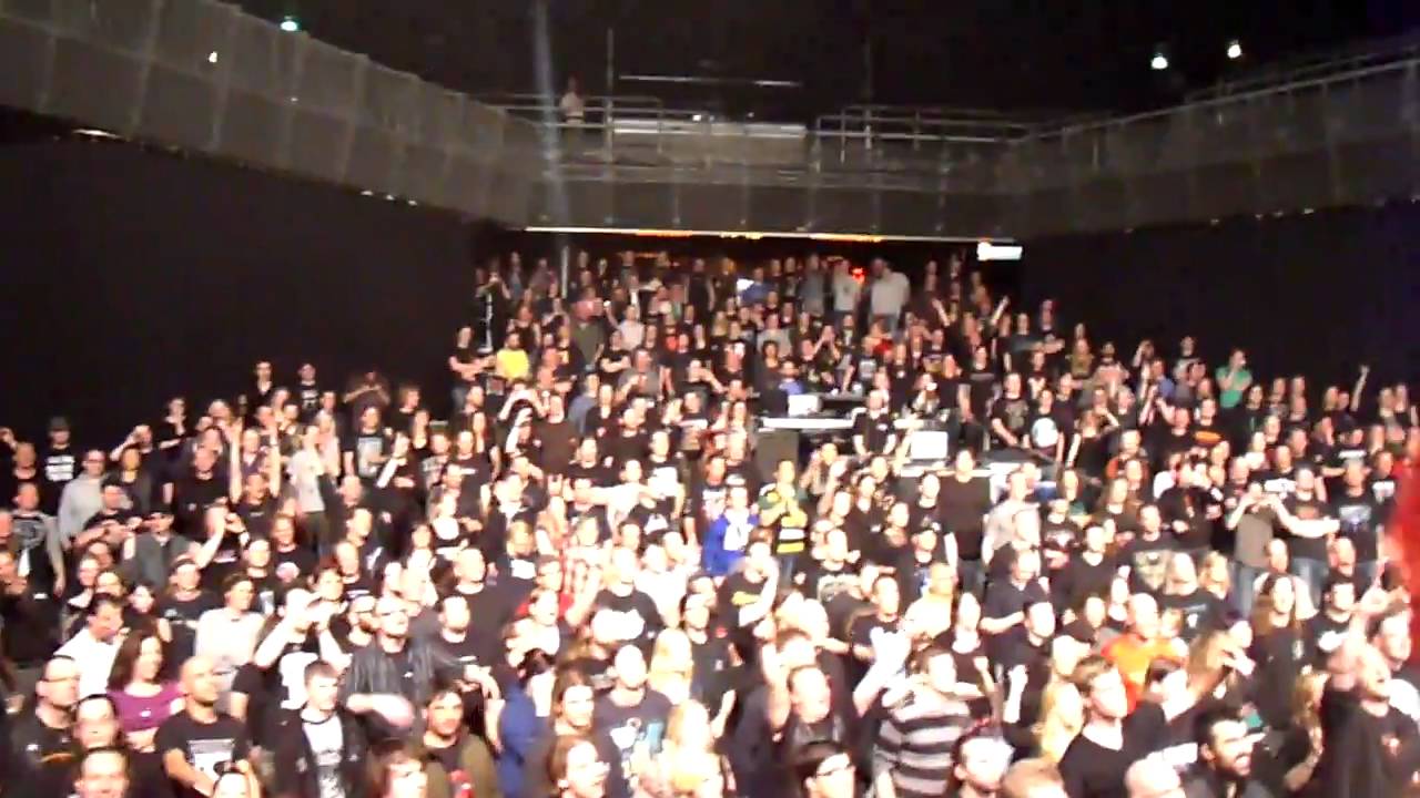 Devin Townsend - Bend It Like Bender live, dancing on the stage (HQ ...