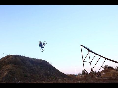VTT Dirt - DH BRASSAC, BIKE PARK LA ROSERAIE, CHUTE, FUN , STREET - YouTube