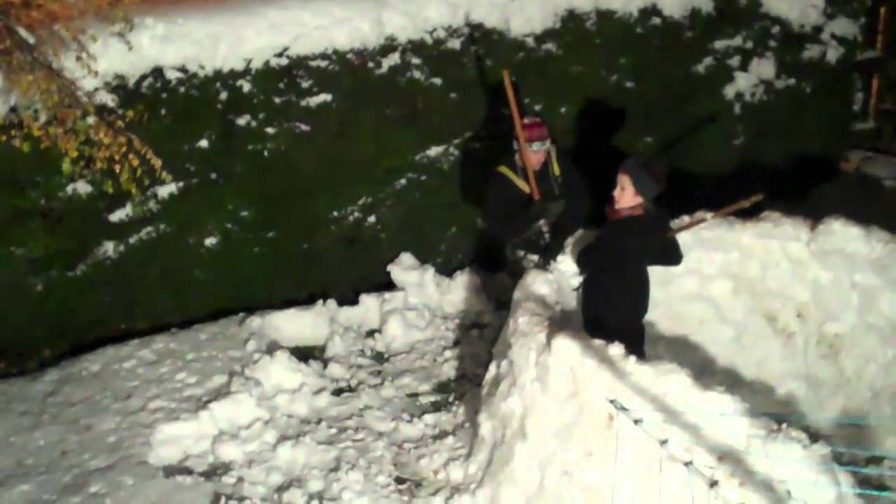 How do you build an igloo roof ? - YouTube
