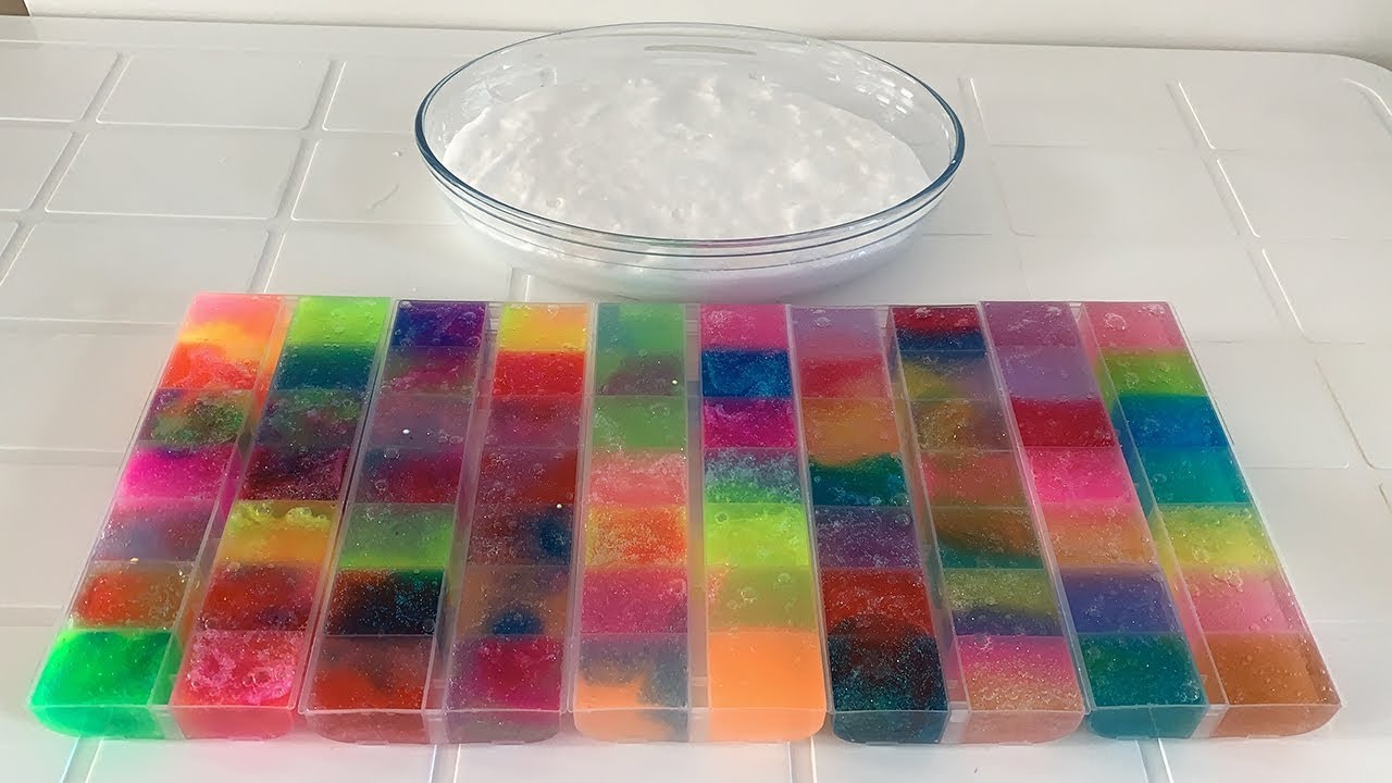 JOGUEI UMA PALETA GIGANTE COM 70 SLIMES BRILHANTES DENTRO DO SLIME ...