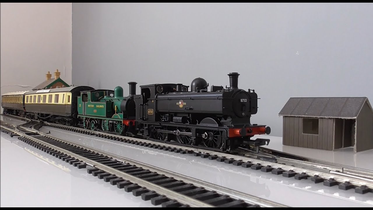 00 Gauge Model Railway "August bank holiday weekend running session ...