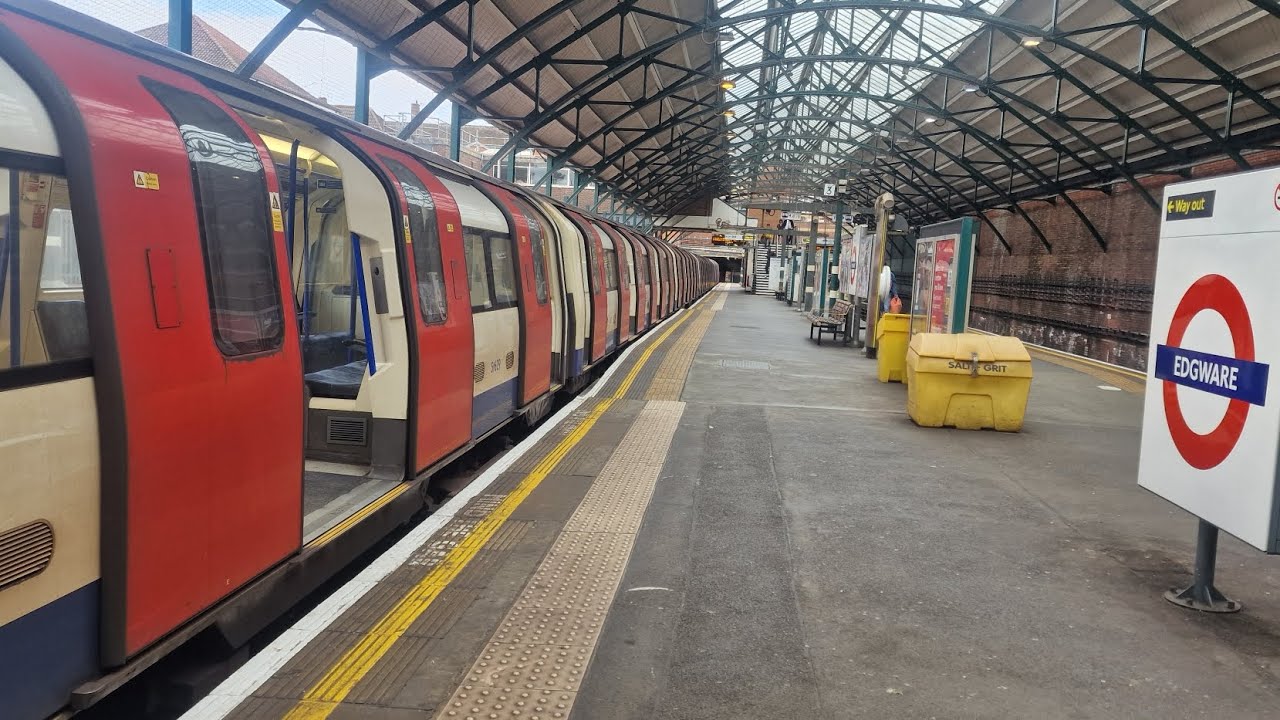 London Underground Northern Line Trains At Edgware - YouTube