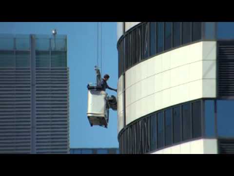 Skyscraper Window Washing - YouTube
