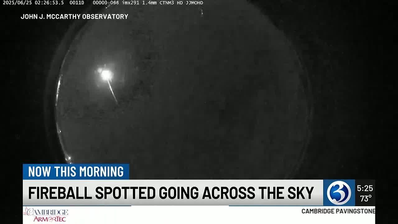 Fireball spotted in the sky - YouTube