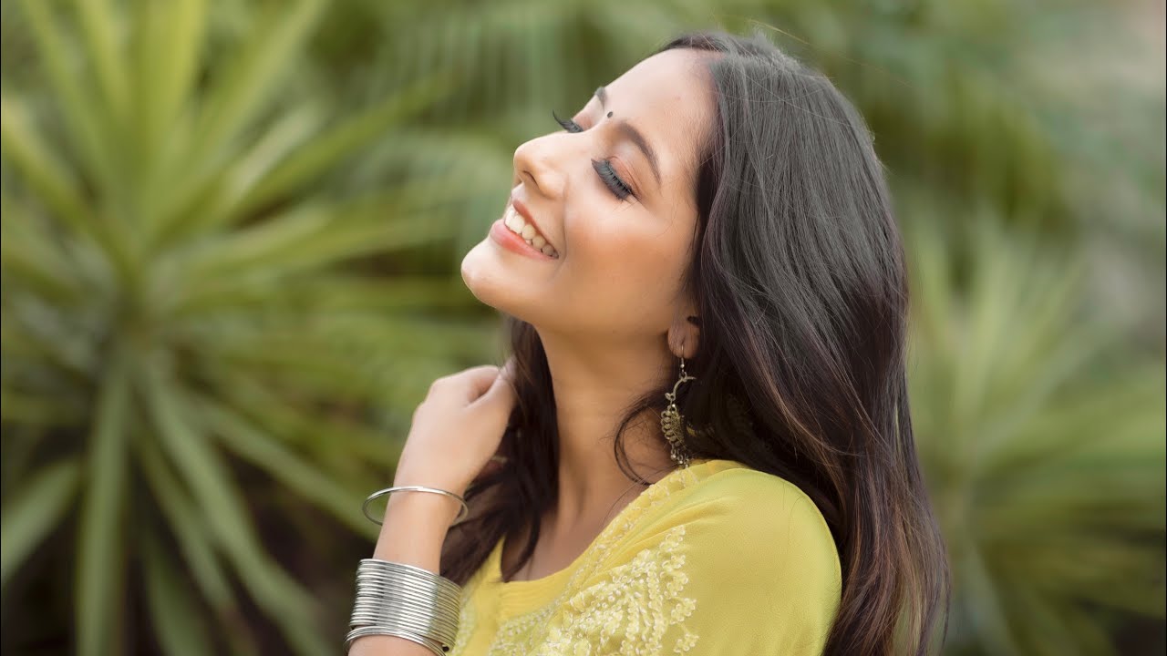 DIVYA BHATT LIVE | COVER SONG (KAHANI SUNO) - YouTube