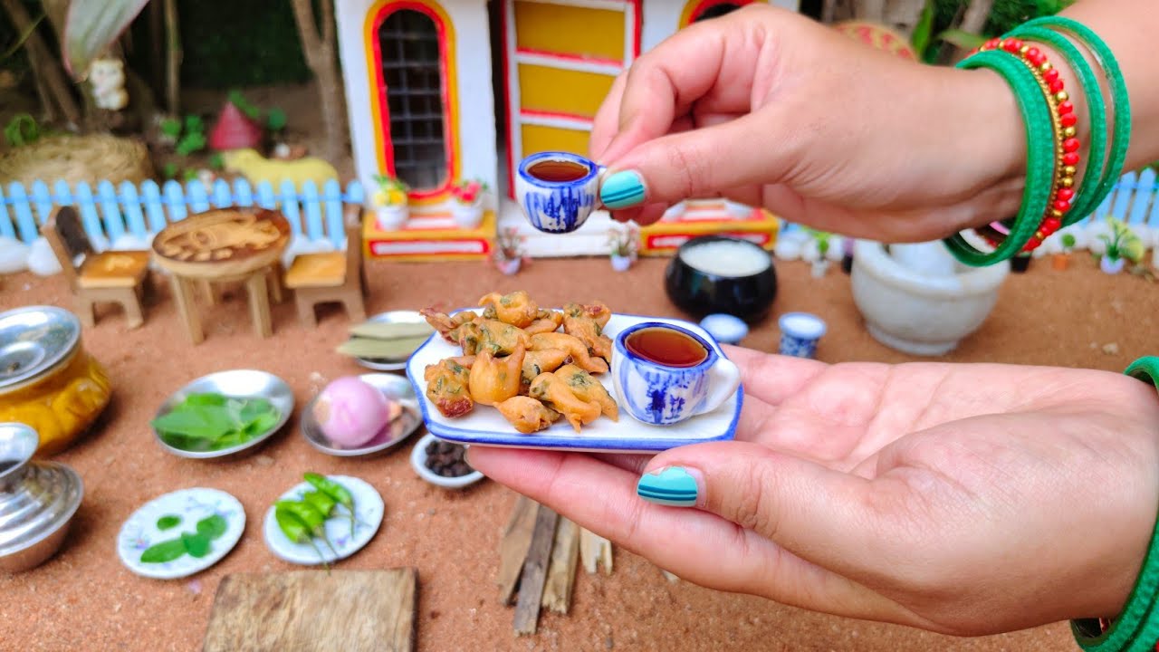 Miniature Tea + Pakoda | Ginger Red Tea | Crispy Pakodi | Street Food ...