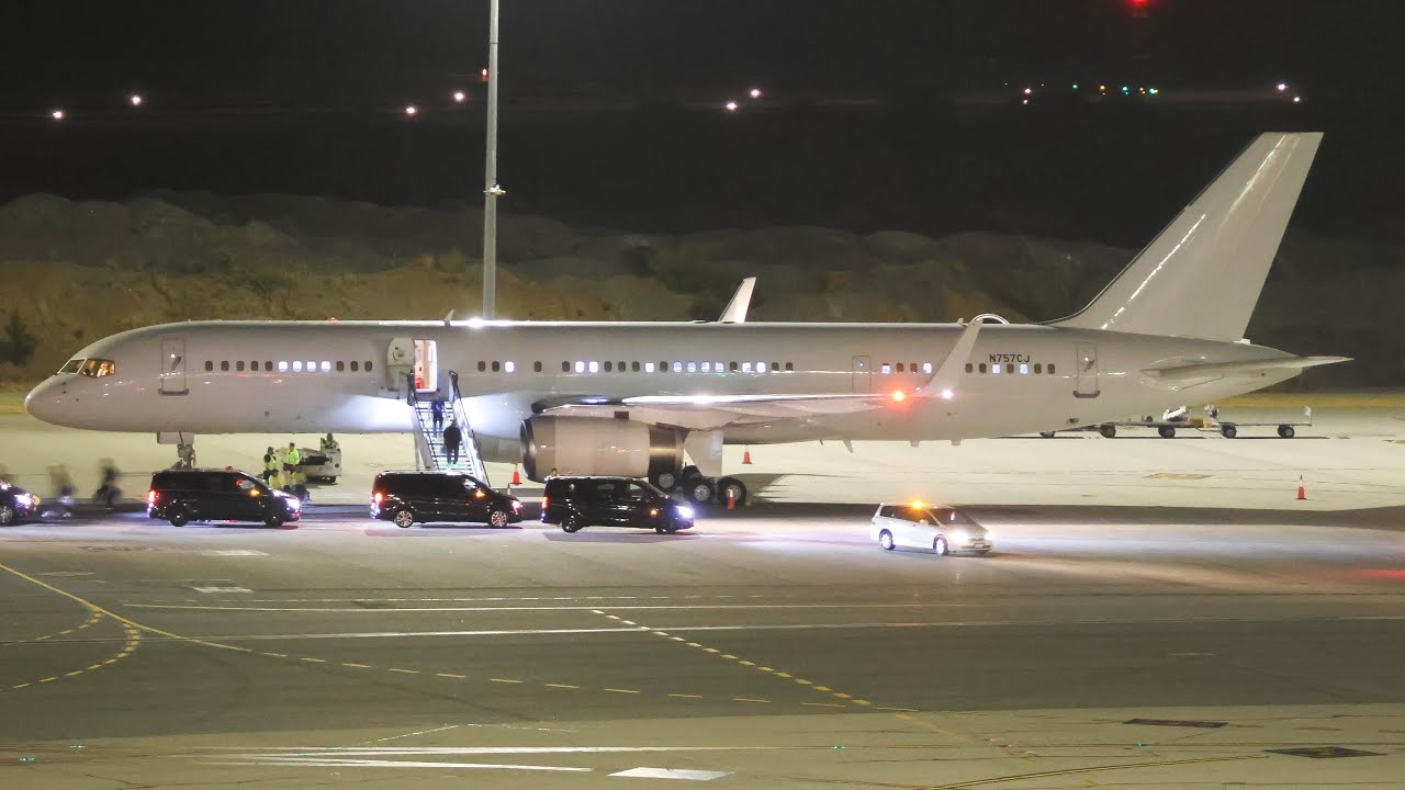 DRAKE IN PERTH! Elan Express Boeing 757 (N757CJ) Arriving RW21 at Perth ...