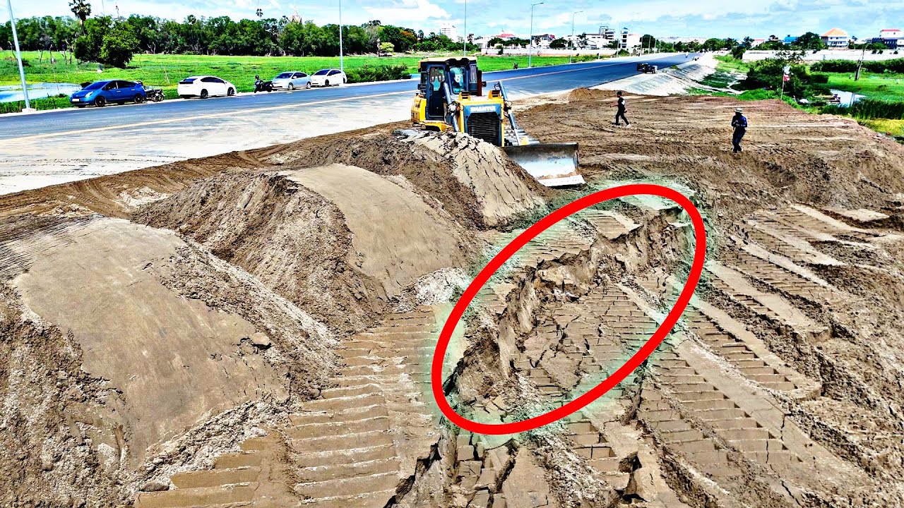 Most Impressing Sand Filling Action Mighty Bulldozer Push Sand Recover ...