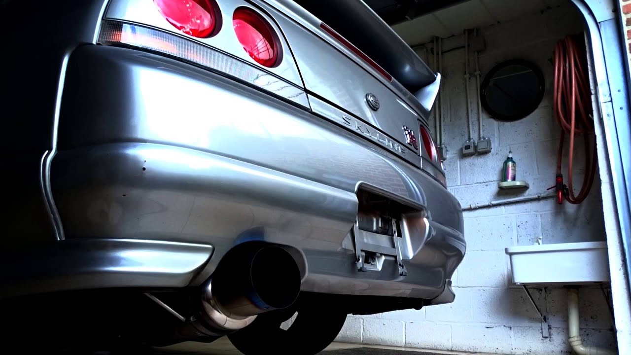 Nissan Skyline R33 GTR Tomei Expreme Ti exhaust - YouTube