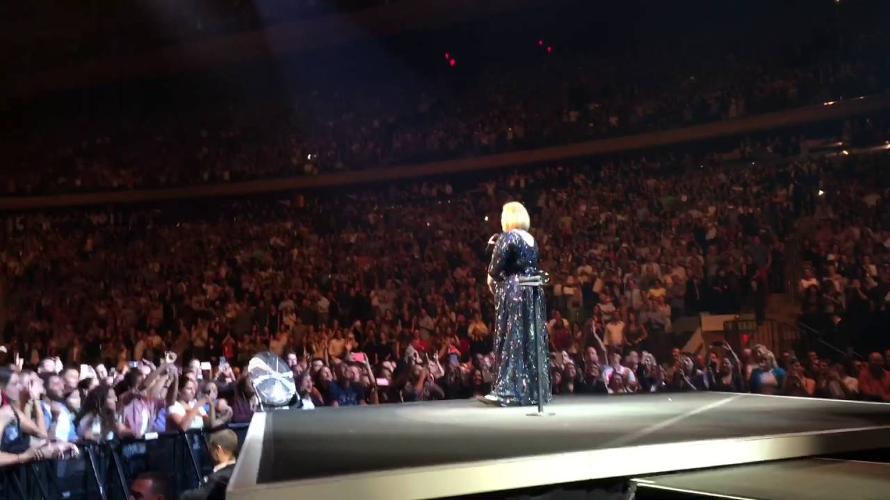 Adele live 2016 NYC - Rolling in the Deep - YouTube