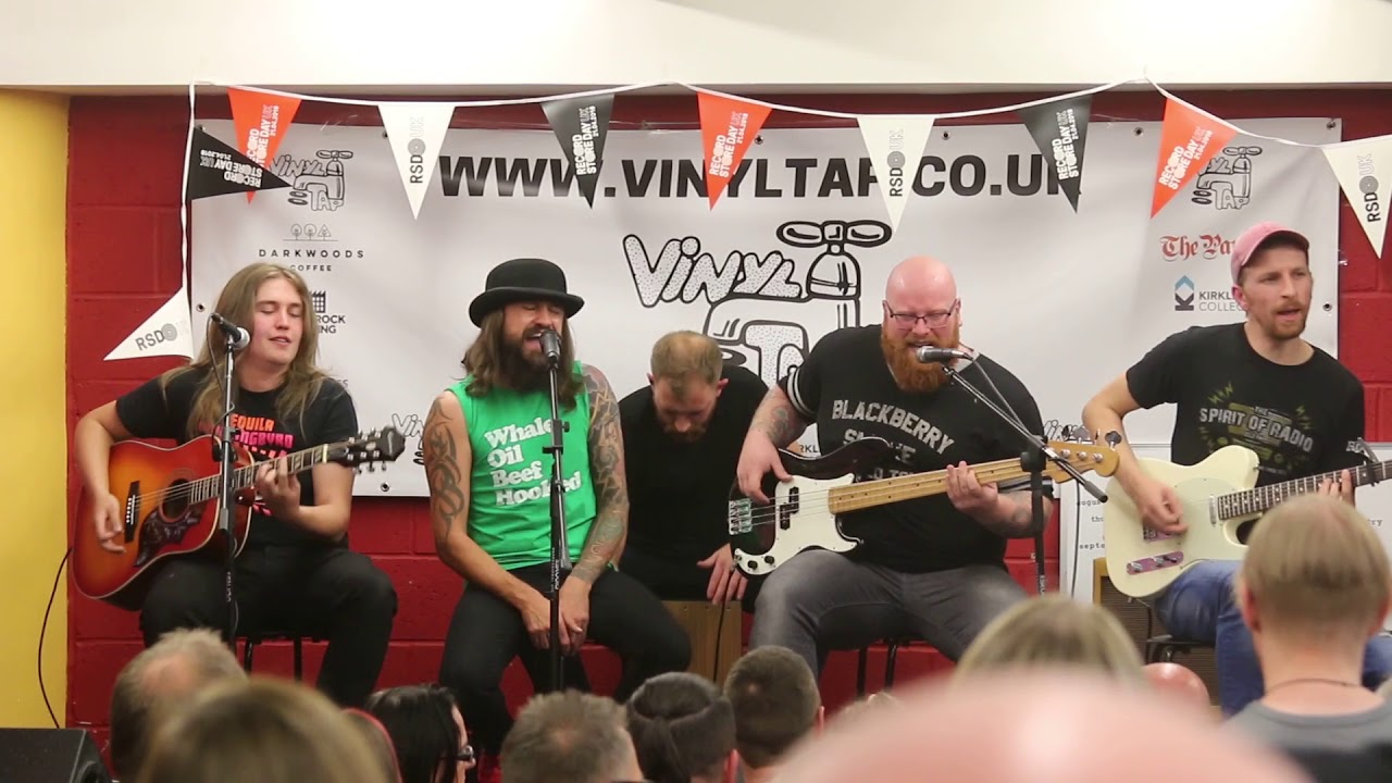 Massive Wagons Back to the stack live acoustic - YouTube