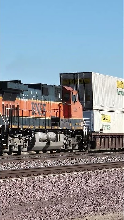 BNSF 5641 WESTBOUND DOUBLE STACK 1/17/2021 MP 740 NEEDLES SUB - YouTube