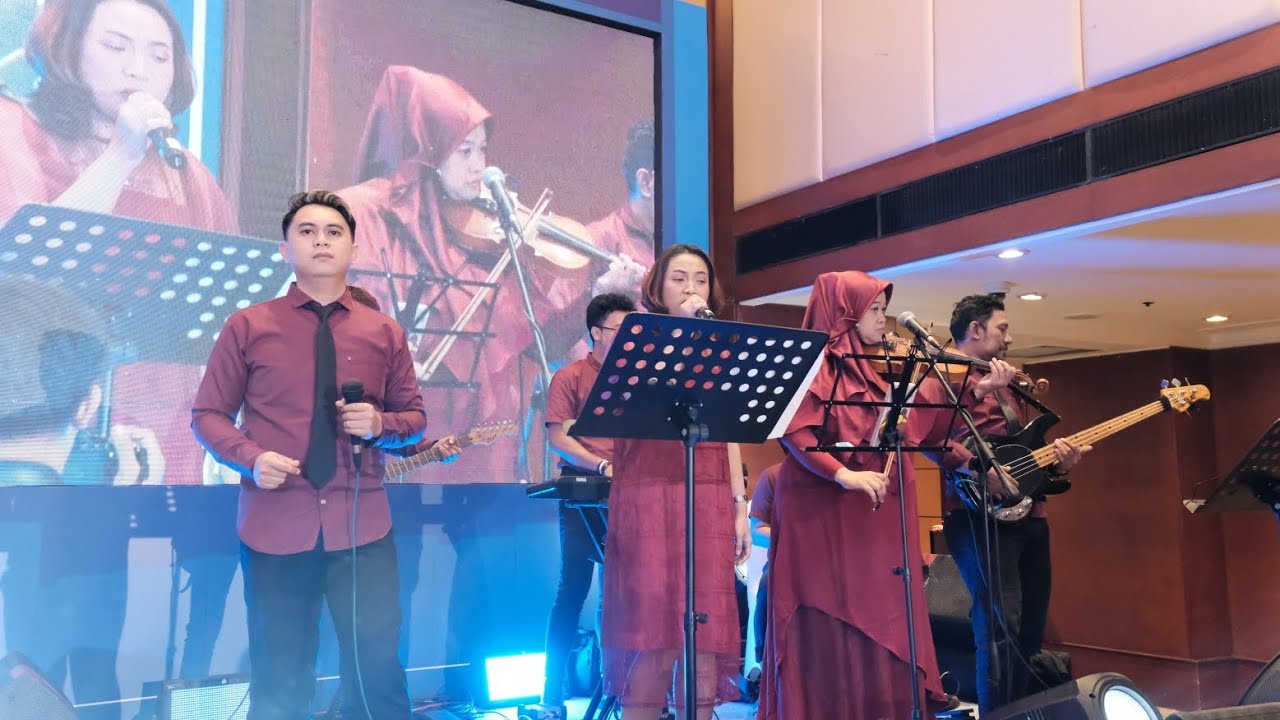 Roar (Katy Perry) Live Performance by Vena Band - YouTube