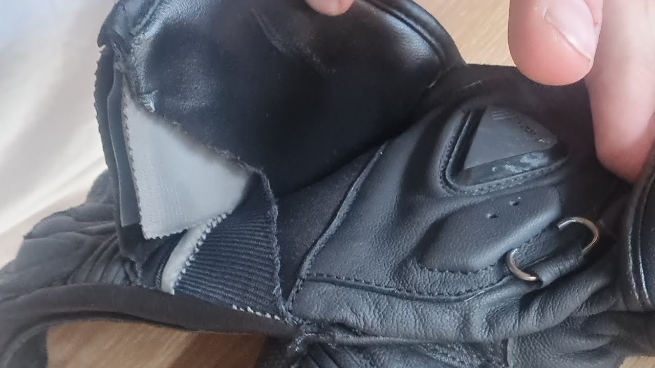One MAJOR flaw in alot of motorcycle gloves.. You should watch this ...