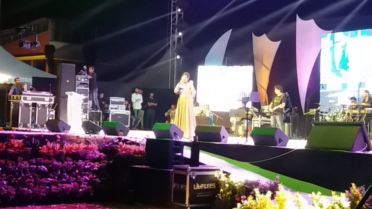 Shreya Ghoshal at MITE Sentia 2017 Mangalore - YouTube