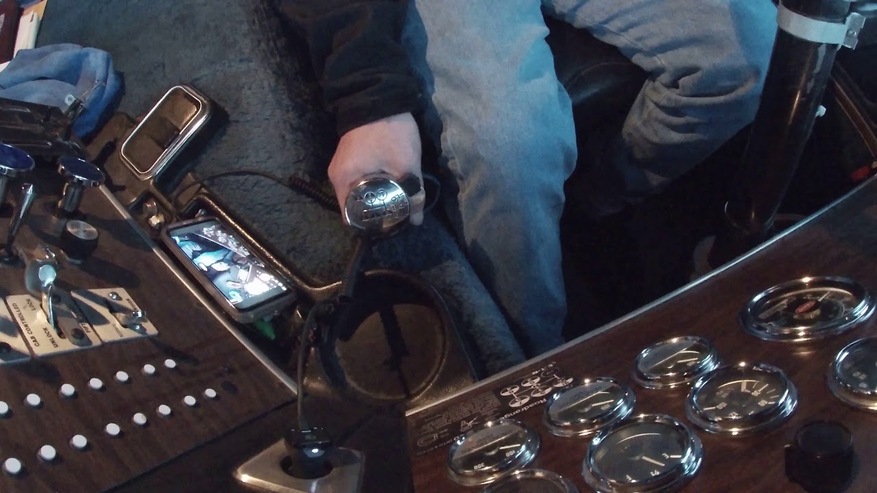 362 peterbilt shifting older 13 speed - YouTube